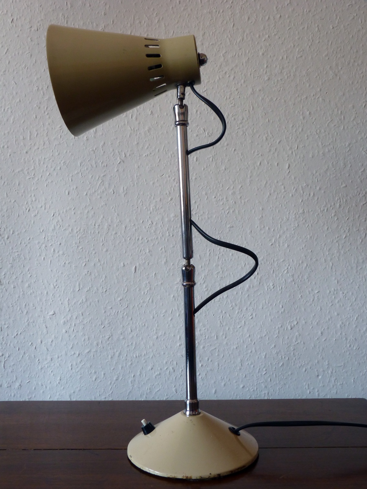 1950s Articulated Pifco Desk Lamp in Dark Cream and Chrome - Anything ...