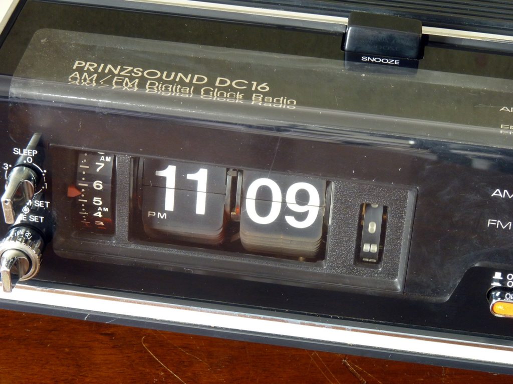 Prinzsound DC16 Flip Clock AM / FM Radio and Alarm - Anything In Particular