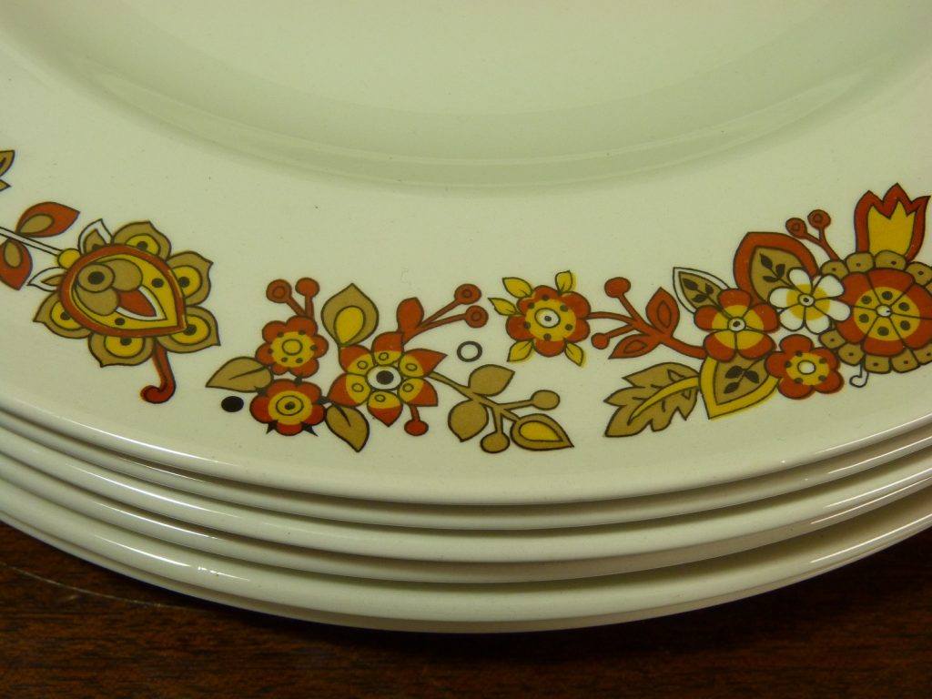Rare Midwinter "Sorrento" pattern dinner plates designed by Nigel Wilde ...