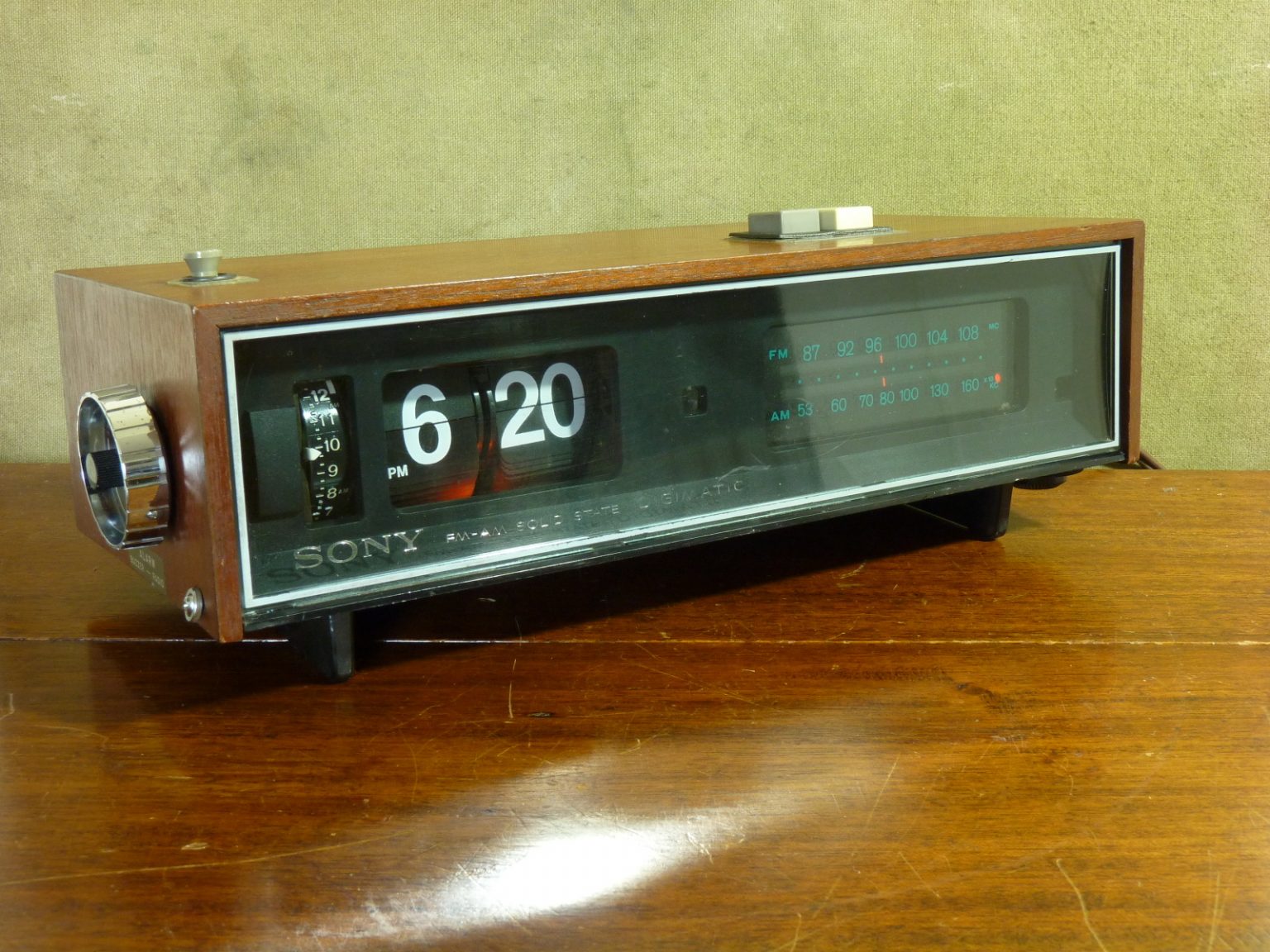 Sony Digimatic 8FC-69WA Flip Clock Radio 1969 Wood Cabinet - Anything ...