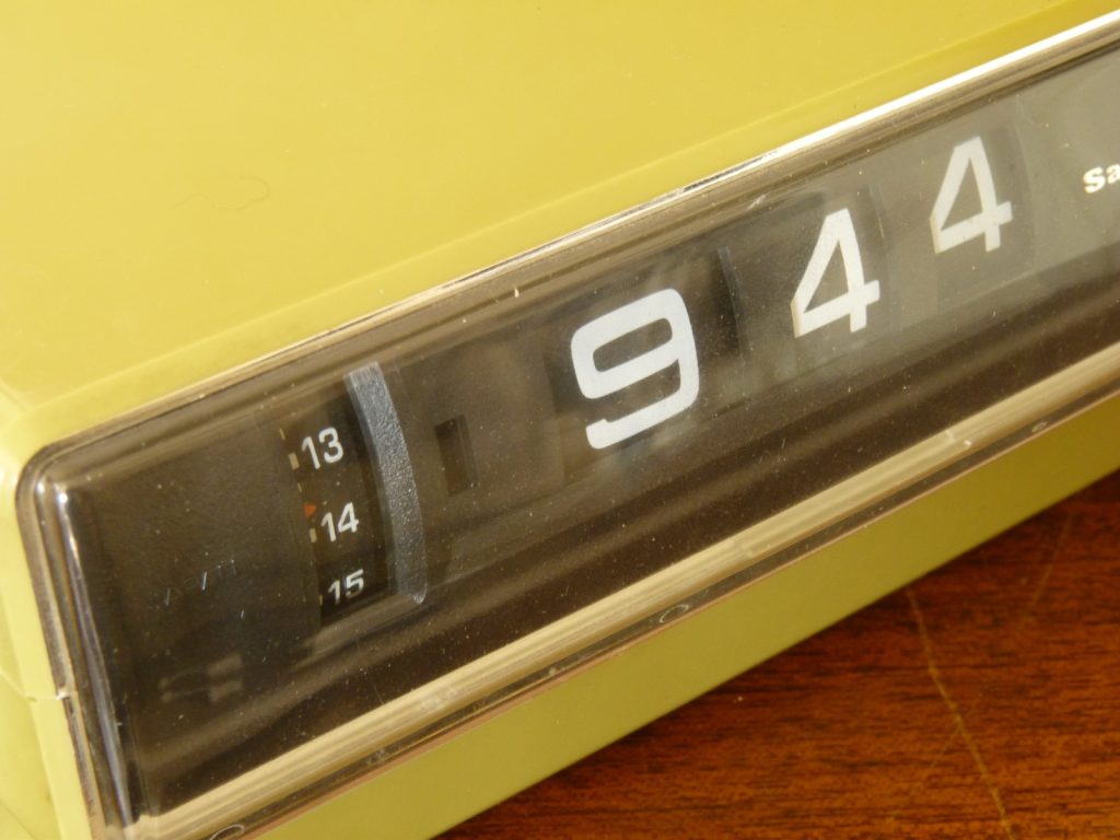 Avocado Green Copal Model 515 Portable Digi-Glo Rolling Clock ...